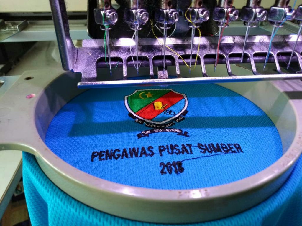 Tshirt Pengawas Pusat Sumber - Sulam Logo Sulam nama