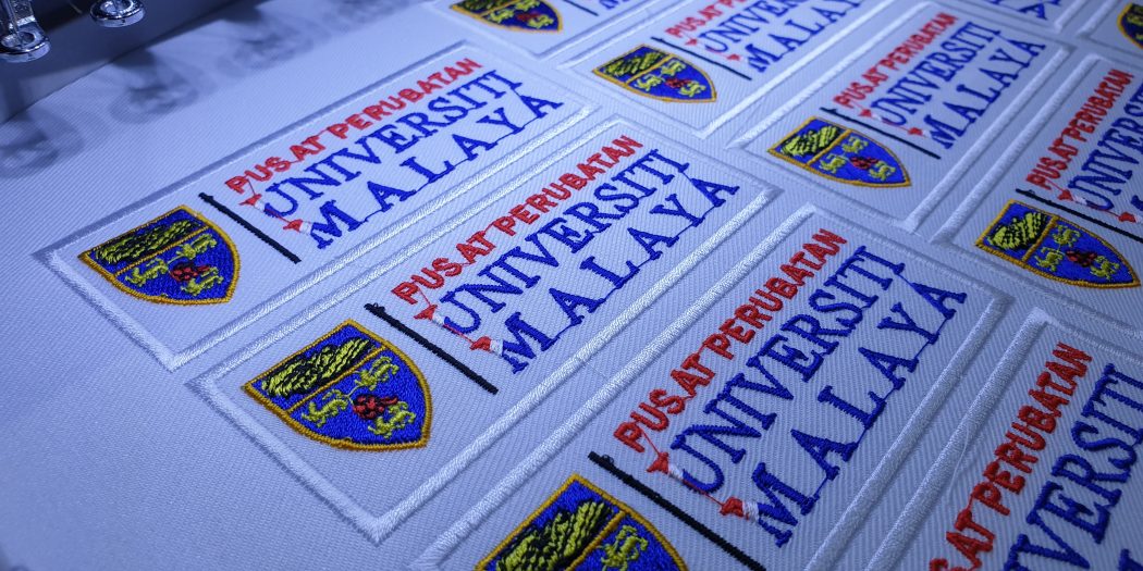 Sulam logo Pusat Perubatan Universiti Malaya - Sulam Logo Sulam nama